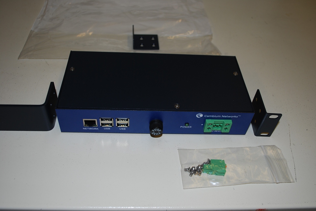 Installing the CMM5: Installing a Single Controller - CMM5 - Cambium ...